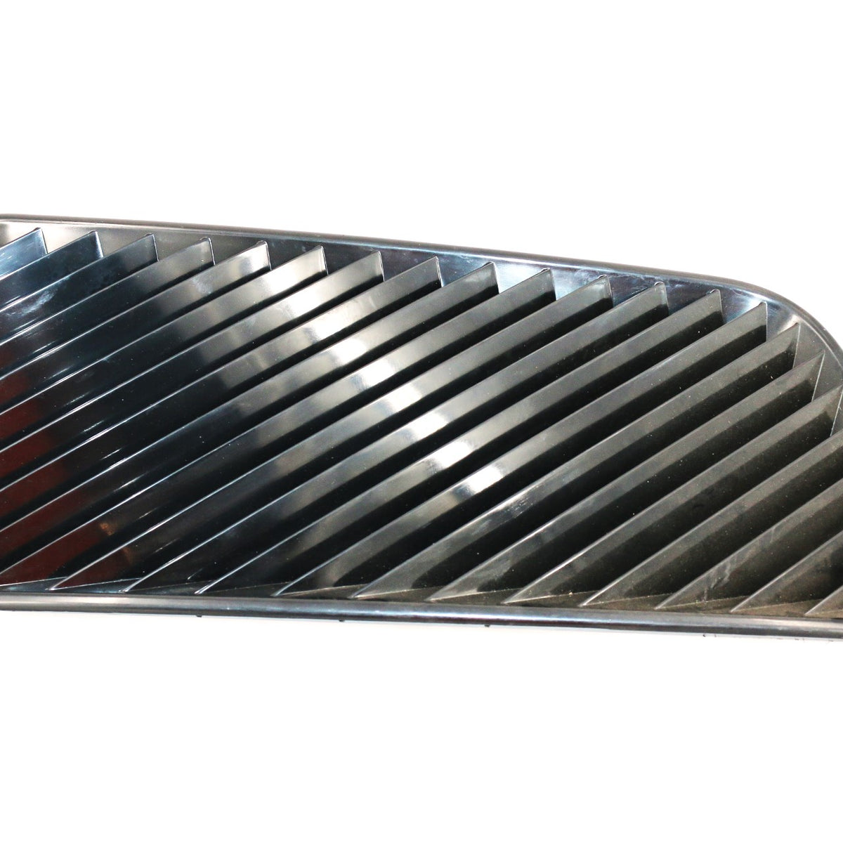 VOLVO ­-­ 8084166 ­-­ GRILLE – Iron Wing Parts