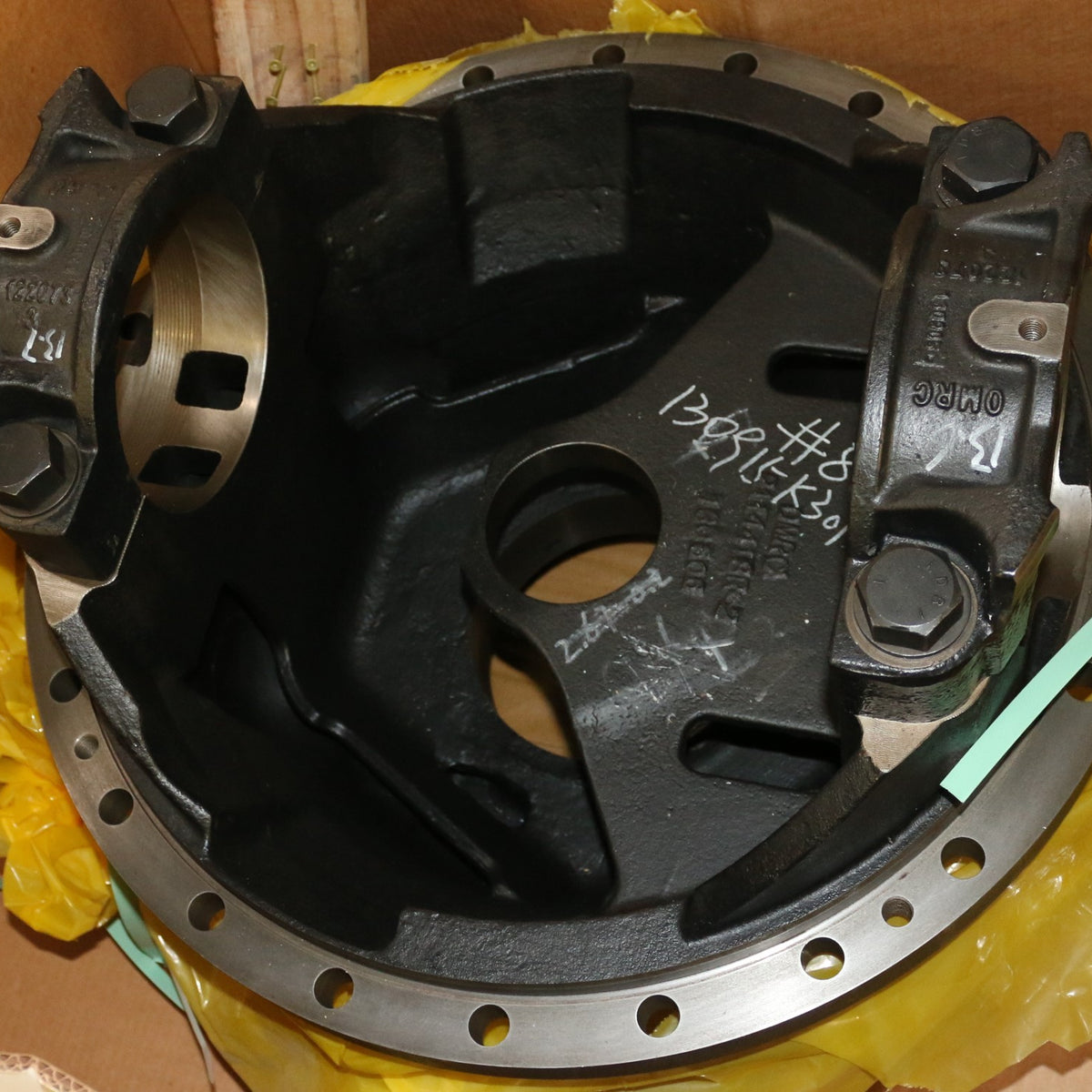 DANA SPICER ­-­ 2114417 ­-­ DIFF CARRIER & CAP – Iron Wing Parts