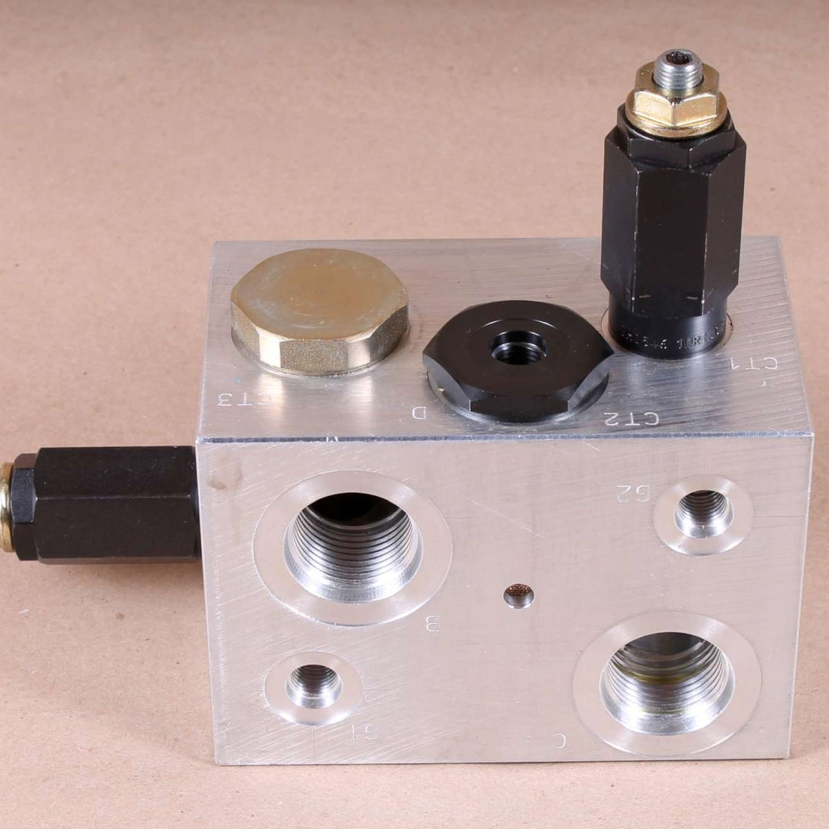 INTEGRATED HYDRAULICS ­-­ CXP6273-01E ­-­ VALVE – Iron Wing Parts