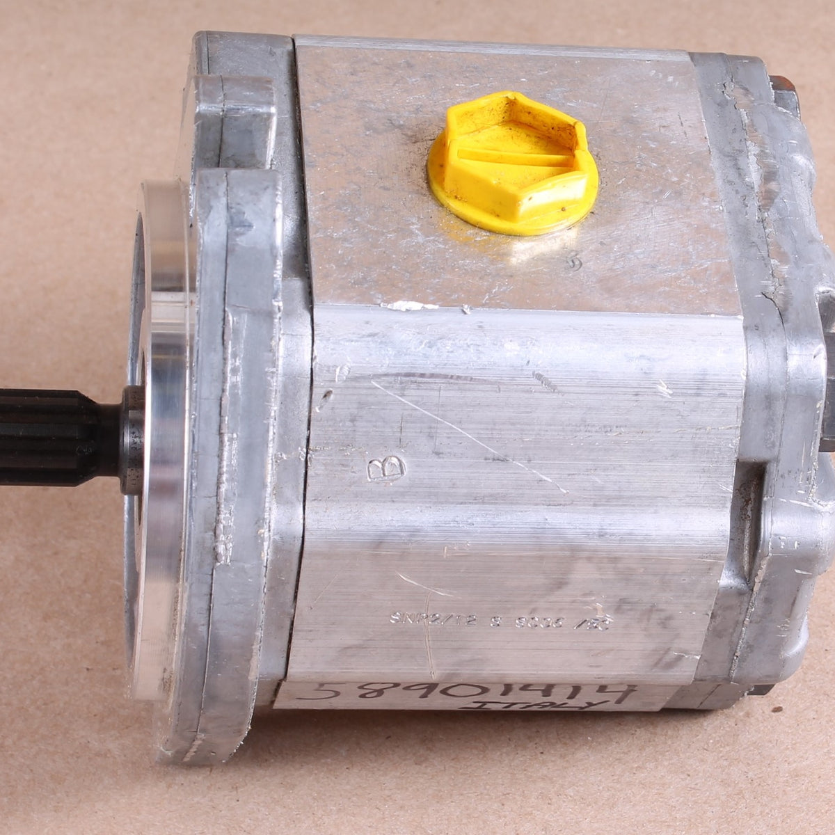 SUNDSTRAND ­-­ SNP2/12SSC06/5C ­-­ GEAR PUMP – Iron Wing Parts