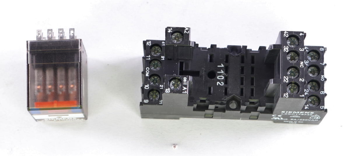 SIEMENS ­-­ LZS:PT78740 ­-­ BASE FOR RELAY – Iron Wing Parts