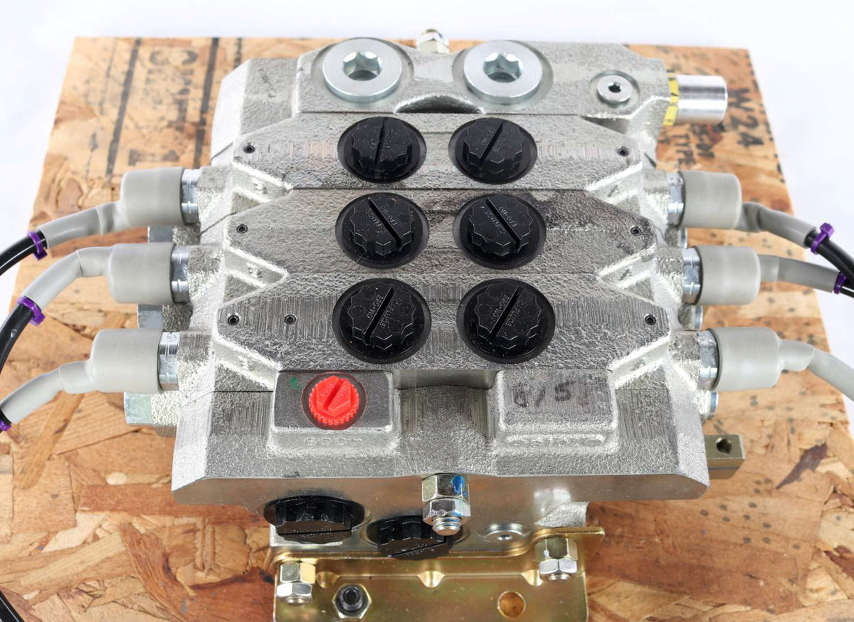 MORBARK ­-­ 26665-342 ­-­ HYDRAULIC CONTROL VALVE 3500psi – Iron Wing Parts