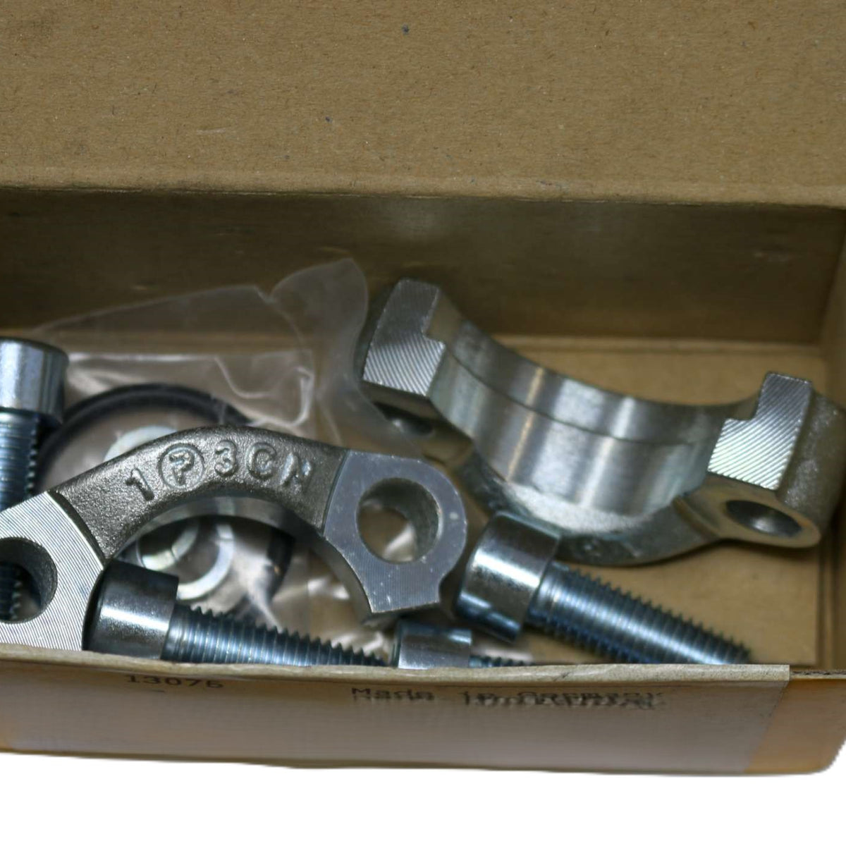 JLG ­-­ 2171816 ­-­ SPLIT FLANGE KIT – Iron Wing Parts