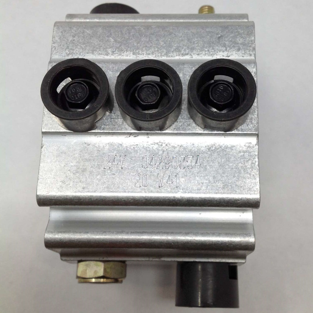 DEUTZ DIESEL ­-­ 0429-0354 ­-­ HEATER 24V 3.6KW – Iron Wing Parts